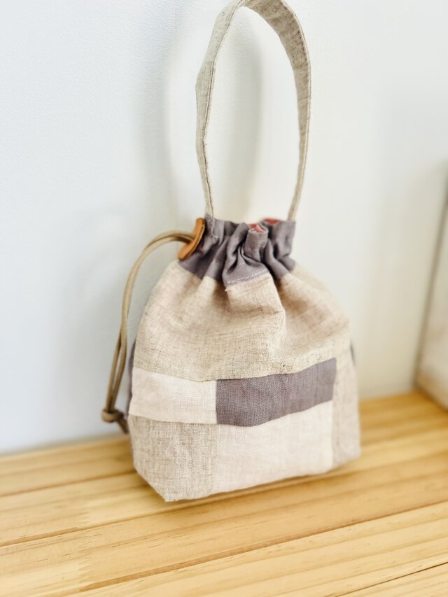 巾着袋 グレー＋白 | iichi 日々の暮らしを心地よくするハンドメイドやアンティークのマーケットプレイス