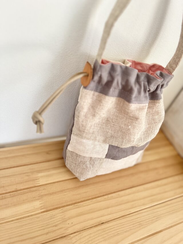 巾着袋 グレー＋白 | iichi 日々の暮らしを心地よくするハンドメイドやアンティークのマーケットプレイス