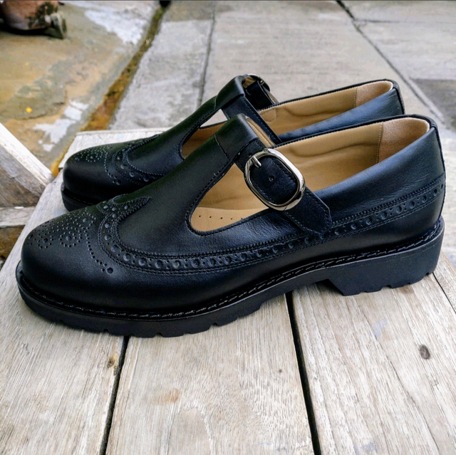 本革サンダル 無料オーダーメイド 男女兼用 22.5cmから29cm ウイングチップ ブラック | iichi 日々の暮らしを心地よくするハンドメイドやアンティークのマーケットプレイス