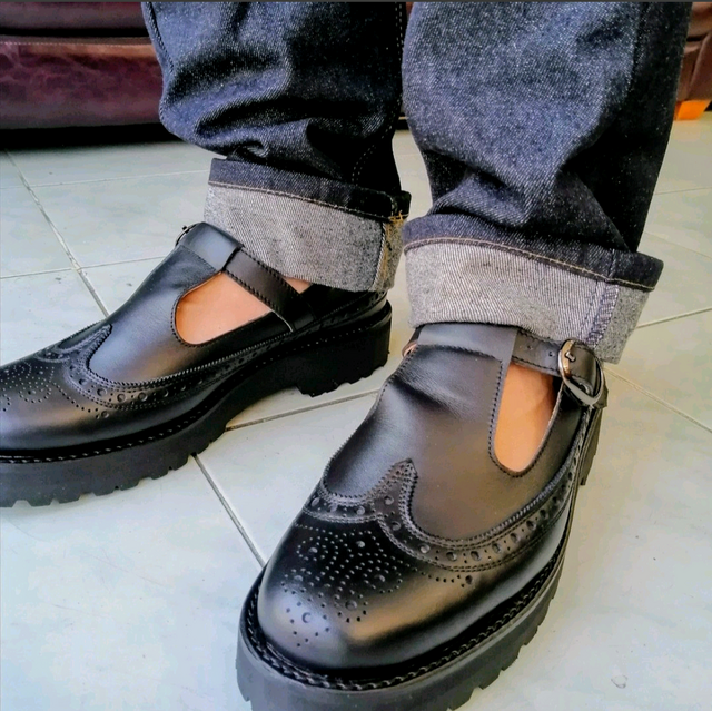 本革サンダル 無料オーダーメイド 男女兼用 22.5cmから29cm ウイングチップ ブラック | iichi 日々の暮らしを心地よくするハンドメイドやアンティークのマーケットプレイス