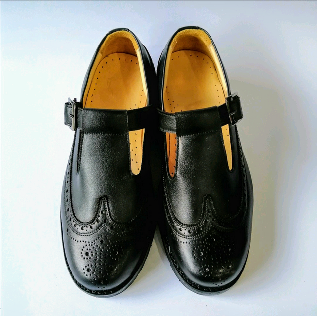 本革サンダル 無料オーダーメイド 男女兼用 22.5cmから29cm ウイングチップ ブラック | iichi 日々の暮らしを心地よくするハンドメイドやアンティークのマーケットプレイス