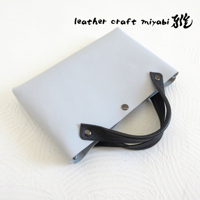 ☆大人気☆便利で可愛いミニサイズ♪《牛革》バッグインバッグ・グレー・079 | iichi 日々の暮らしを心地よくするハンドメイドやアンティークのマーケットプレイス