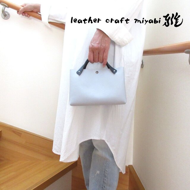 ☆大人気☆便利で可愛いミニサイズ♪《牛革》バッグインバッグ・グレー・079 | iichi 日々の暮らしを心地よくするハンドメイドやアンティークのマーケットプレイス