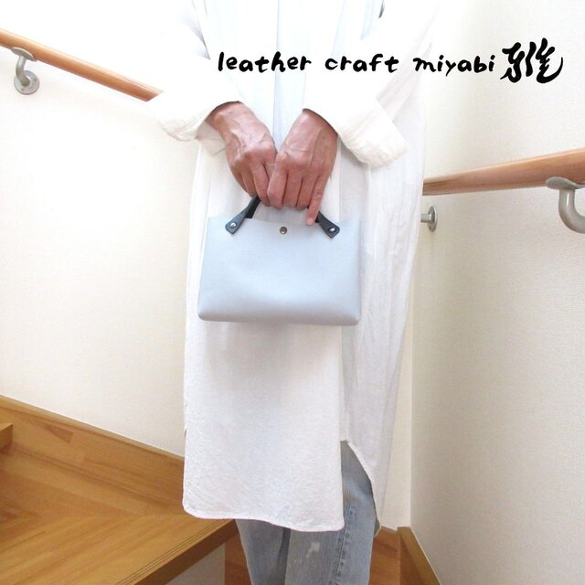 ☆大人気☆便利で可愛いミニサイズ♪《牛革》バッグインバッグ・グレー・079 | iichi 日々の暮らしを心地よくするハンドメイドやアンティークのマーケットプレイス