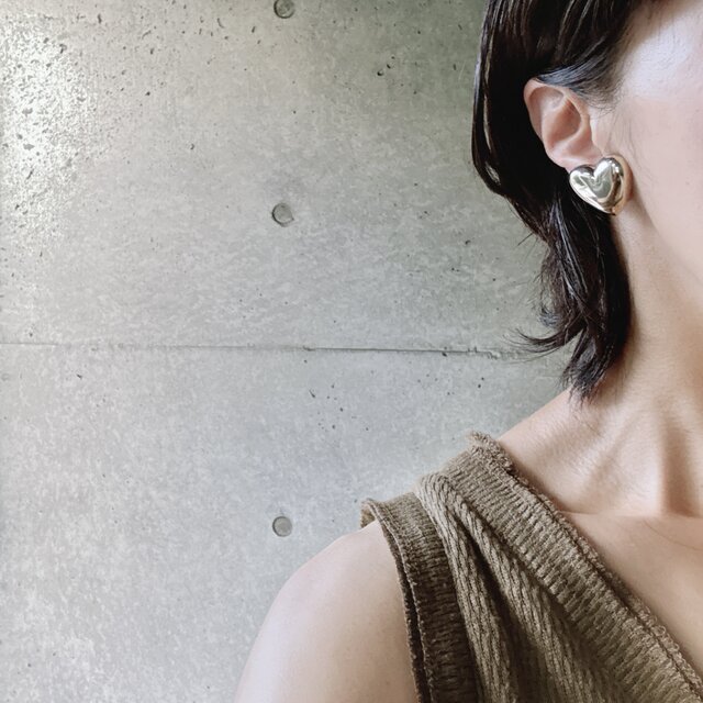 YA180-【 AVON 】エイボン・ヴィンテージイヤリング 1980s Silver Tone Puffy Heart | iichi 日々の暮らしを心地よくするハンドメイドやアンティークの ...