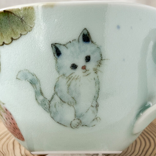 チコロット ️すべて手描き ️染付け ️スープカップ ️カフェオレボウル ️お味噌汁お椀 ️いちご ️猫 | iichi 日々の暮らしを心地よくするハンドメイドやアンティークのマーケットプレイス