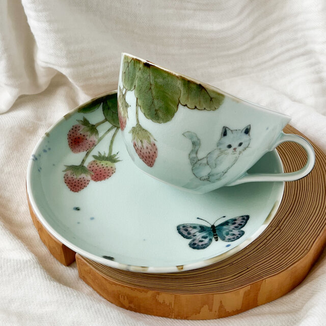 チコロット ️すべて手描き ️染付け ️スープカップ ️カフェオレボウル ️お味噌汁お椀 ️いちご ️猫 | iichi 日々の暮らしを心地よくするハンドメイドやアンティークのマーケットプレイス