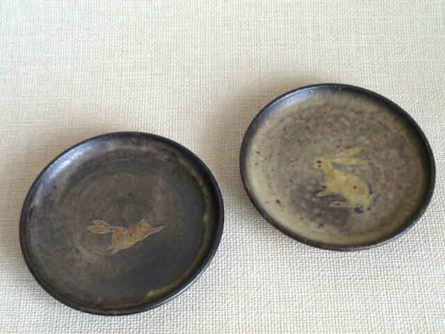 皿（銀彩うさぎb） | iichi 日々の暮らしを心地よくするハンドメイドやアンティークのマーケットプレイス