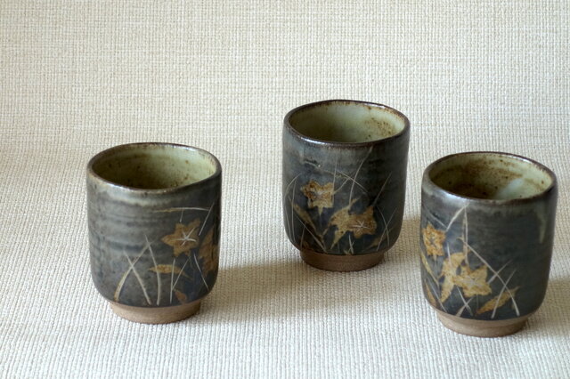 湯のみ（銀彩秋草紋b） | iichi 日々の暮らしを心地よくするハンドメイドやアンティークのマーケットプレイス