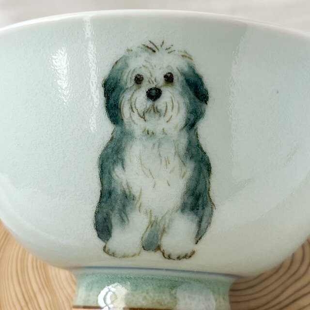 チコロット ️Mサイズ ️すべて手描き ️染付け ️ご飯茶碗 ️お雑煮やぜんざいに ️可愛い ️犬 | iichi 日々の暮らしを心地よくするハンドメイドやアンティークのマーケットプレイス