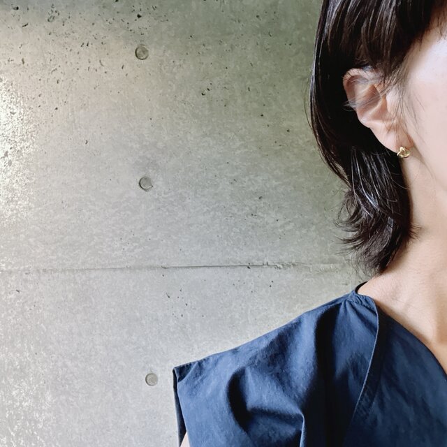 P695-ヴィンテージピアス U.S.A. 1970s Yellow Gold Paint Knot | iichi 日々の暮らしを心地よくするハンドメイドやアンティークのマーケットプレイス