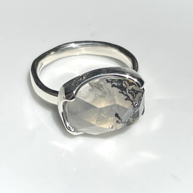 デンドリティック クォーツ オーバル 立体ラフカット シルバーSV925リング | iichi 日々の暮らしを心地よくするハンドメイドやアンティークのマーケットプレイス