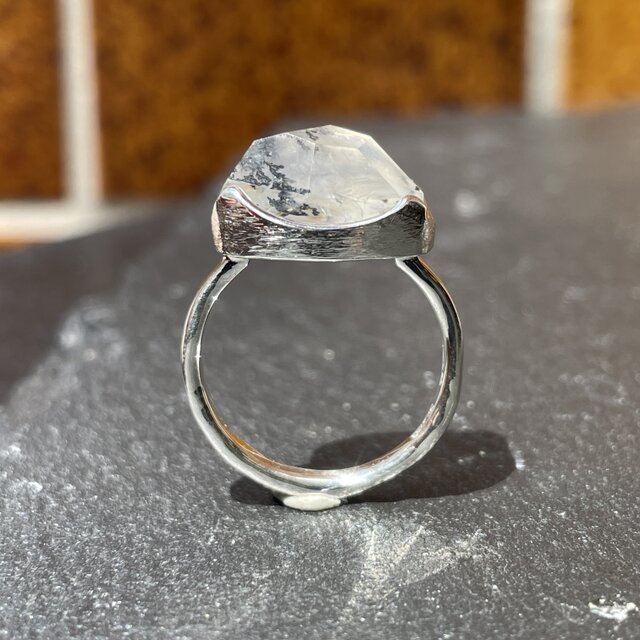 カイヤナイト イン クォーツ 変形5角立体ラフカット シルバーSV925リング | iichi 日々の暮らしを心地よくするハンドメイドやアンティークのマーケットプレイス