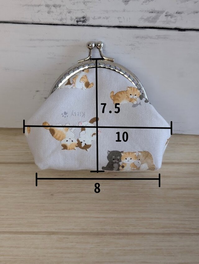 猫ちゃんの手のひらサイズのパックリがま口 | iichi 日々の暮らしを心地よくするハンドメイドやアンティークのマーケットプレイス