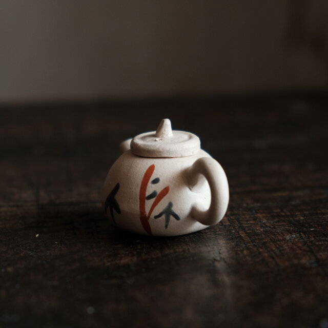 小ぶりで可愛い 中国産 小ぶり陶器製ミニチュア急須 インテリアオブジェ 古民家 古道具 可愛い | iichi 日々の暮らしを心地よくするハンドメイドやアンティークのマーケットプレイス