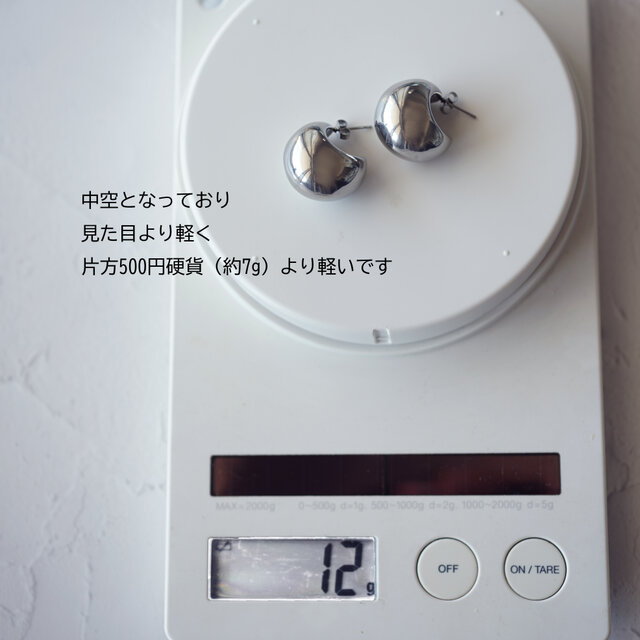 ぷっくり、軽い。暁月夜のピアス★サージカルステンレス・中空モチーフのスタッドピアス ～Silver/Gold | iichi 日々の暮らしを心地よくするハンドメイドやアンティークのマーケットプレイス