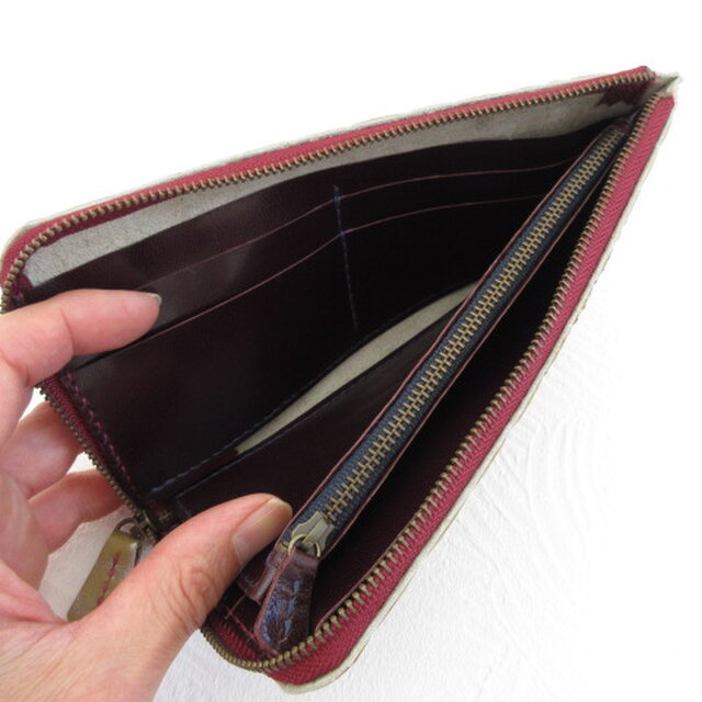 通帳もスリムに入る♪《エナメルレザー》型押しクロコ・L字ファスナーロングウォレット020 | iichi 日々の暮らしを心地よくするハンドメイドやアンティークのマーケットプレイス