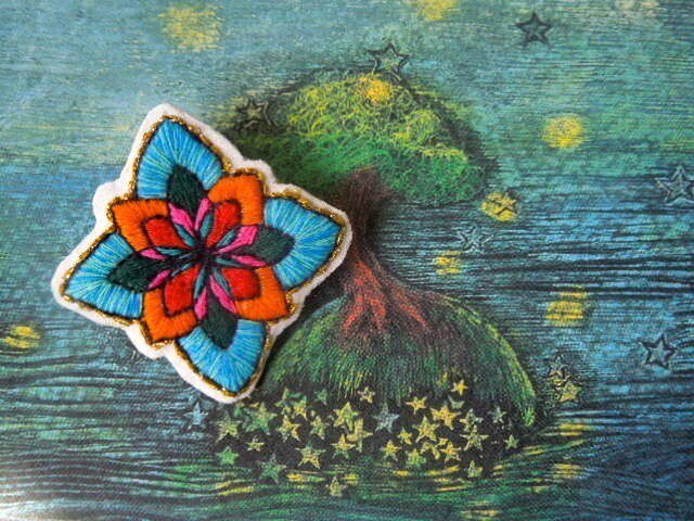 hanaboshiブローチ | iichi 日々の暮らしを心地よくするハンドメイドやアンティークのマーケットプレイス