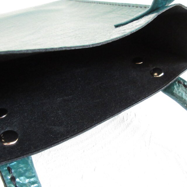 贅沢な手縫い仕上げ♪《牛革》スリムでたっぷり収納ワンレザー・BOXミニトート・ソフトエナメル・グリーン・0448 | iichi 日々の暮らしを心地よくするハンドメイドやアンティークの ...