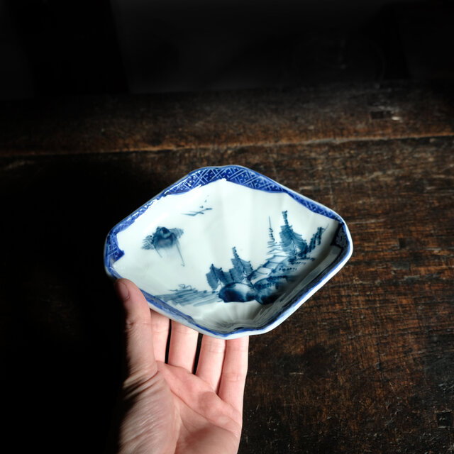 【サマー特価¥1000→¥500】お刺身を乗せたくなる 山水風景図 瀬戸焼 染付菱形皿 骨董・antique 大正〜昭和初期 | iichi 日々の暮らしを心地よくするハンドメイドや ...