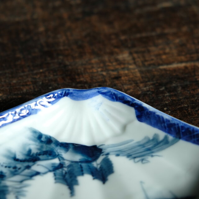 【サマー特価¥1000→¥500】お刺身を乗せたくなる 山水風景図 瀬戸焼 染付菱形皿 骨董・antique 大正〜昭和初期 | iichi 日々の暮らしを心地よくするハンドメイドや ...