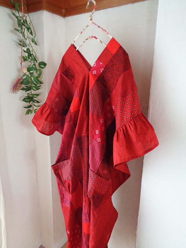 ♥期間限定♥絵画なパッチワーク♥ドレープワンピース♥ゆったり♥マキシ丈♥カーディナルレッド | iichi 日々の暮らしを心地よくするハンドメイドやアンティークのマーケットプレイス