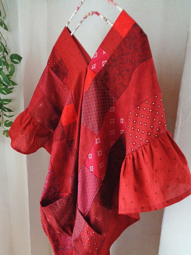 ♥期間限定♥絵画なパッチワーク♥ドレープワンピース♥ゆったり♥マキシ丈♥カーディナルレッド | iichi 日々の暮らしを心地よくするハンドメイドやアンティークのマーケットプレイス