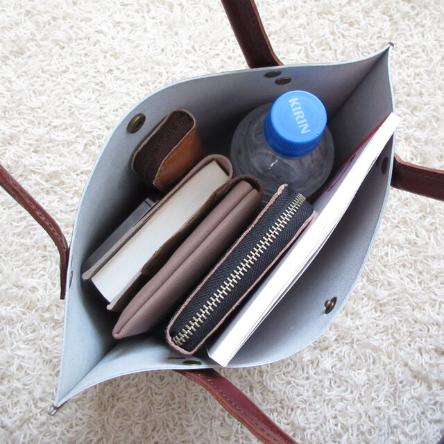 NEWライン♪《牛革》ロングハンドル・底マチワイド・一枚革のミニトート・0606 | iichi 日々の暮らしを心地よくするハンドメイドやアンティークのマーケットプレイス