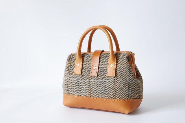 「ウール×革の組み合わせ」 がま口2wayバッグ｜レトロクラシック | iichi 日々の暮らしを心地よくするハンドメイドやアンティークのマーケットプレイス