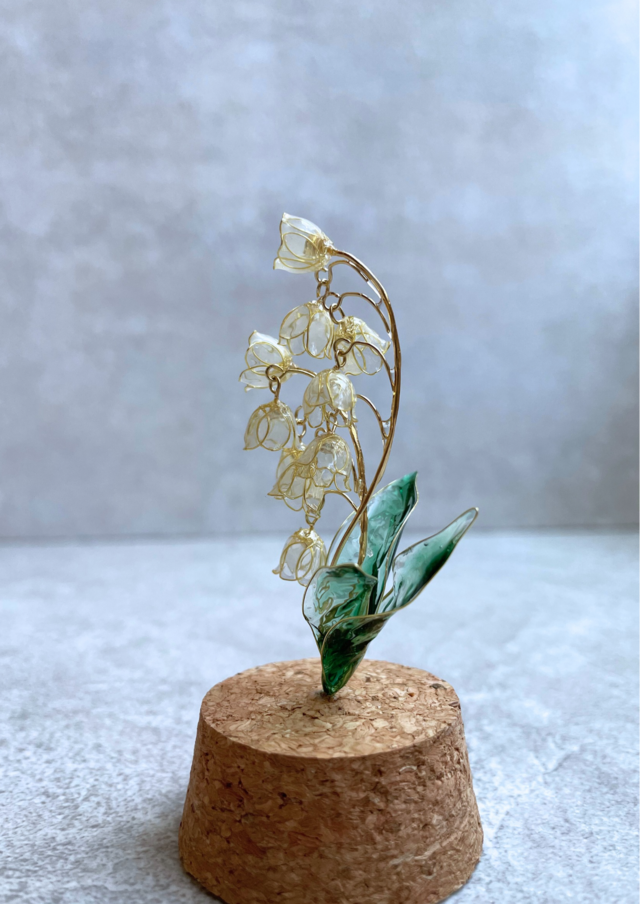 すずらんのガラスボトル インテリア 枯れない花 ギフト プレゼント | iichi 日々の暮らしを心地よくするハンドメイドやアンティークのマーケットプレイス