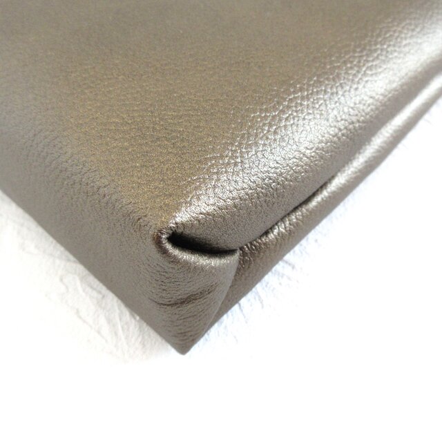 とっても持ちやすい♪《牛革》ぷっくり三角マチBOXミニトート・シュリンク・アンティックゴールド・0578 | iichi 日々の暮らしを心地よくするハンドメイドやアンティークのマーケットプレイス