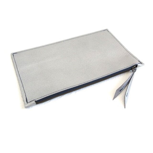 A6対応・フラットマルチケース《ピッグスキン》シルバー・0247 | iichi 日々の暮らしを心地よくするハンドメイドやアンティークのマーケットプレイス