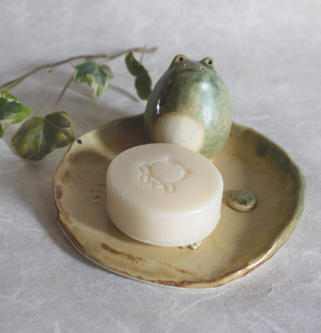 カエルさんのソープディッシュのコピー | iichi 日々の暮らしを心地よくするハンドメイドやアンティークのマーケットプレイス