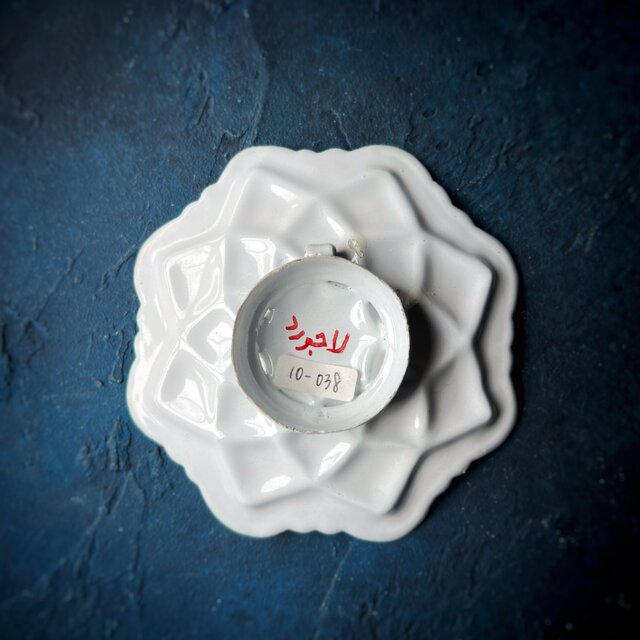 ペルシャのエナメル皿（ミーナーカーリー）飾り皿 アクセサリートレイ 香皿 Φ10cm【010-038】 | iichi 日々の暮らしを心地よくするハンドメイドやアンティークのマーケットプレイス