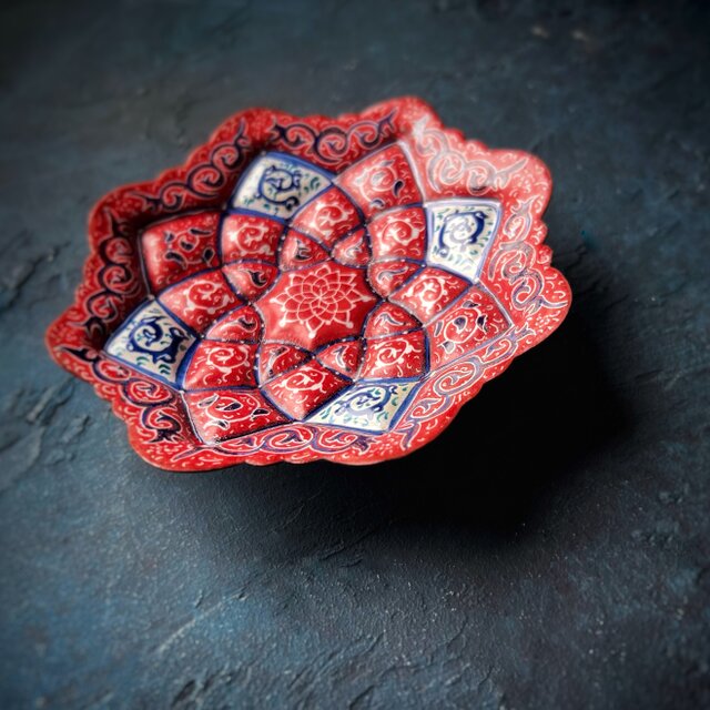 ペルシャのエナメル皿（ミーナーカーリー）飾り皿 アクセサリートレイ 香皿 Φ10cm【010-038】 | iichi 日々の暮らしを心地よくするハンドメイドやアンティークのマーケットプレイス