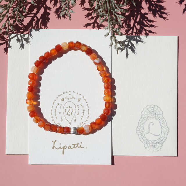 サードニクス・カーネリアンの一連ブレスレット ～金蓮花（キンレンカ） | iichi 日々の暮らしを心地よくするハンドメイドやアンティークのマーケットプレイス