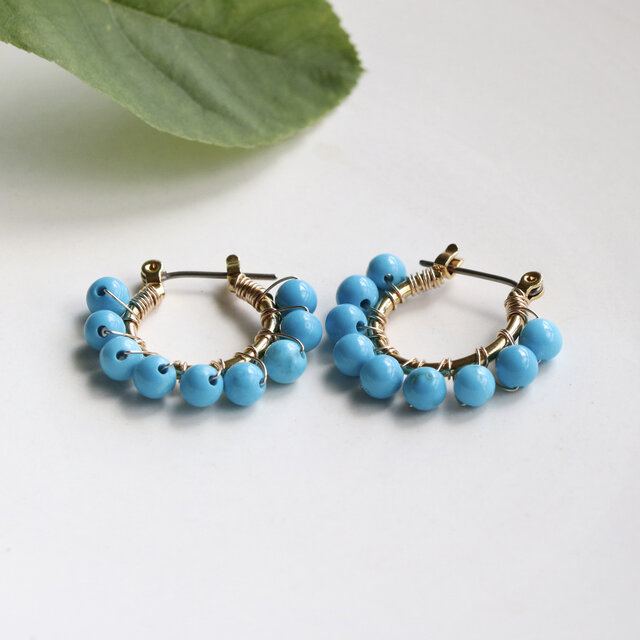 ターコイズブルー チタンポスト フープピアス/イヤリング 天然石 夏 海 定番 --fun day off-- | iichi 日々の暮らしを心地よくするハンドメイドやアンティークのマーケットプレイス
