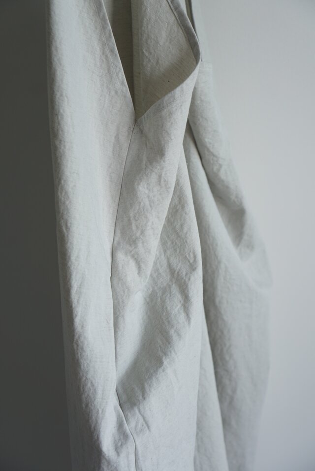 round wide salopette〈ice gray〉 | iichi 日々の暮らしを心地よくするハンドメイドやアンティークのマーケットプレイス