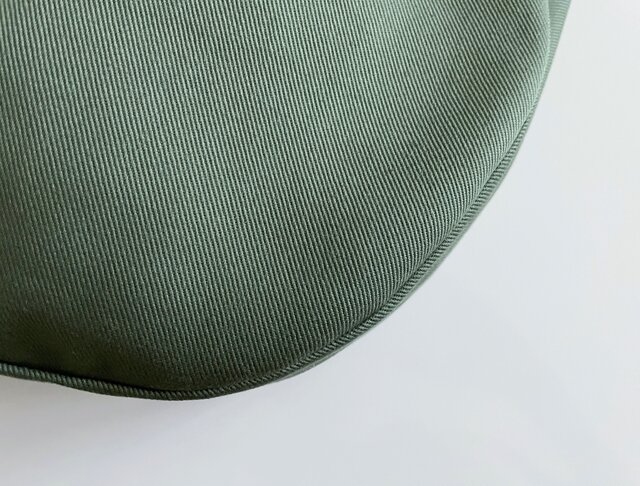 ⋆⸜ 新色⸝⋆ディープグリーン ラウンド型バッグ カツラギデニム 外ポケット A4 | iichi 日々の暮らしを心地よくするハンドメイドやアンティークのマーケットプレイス