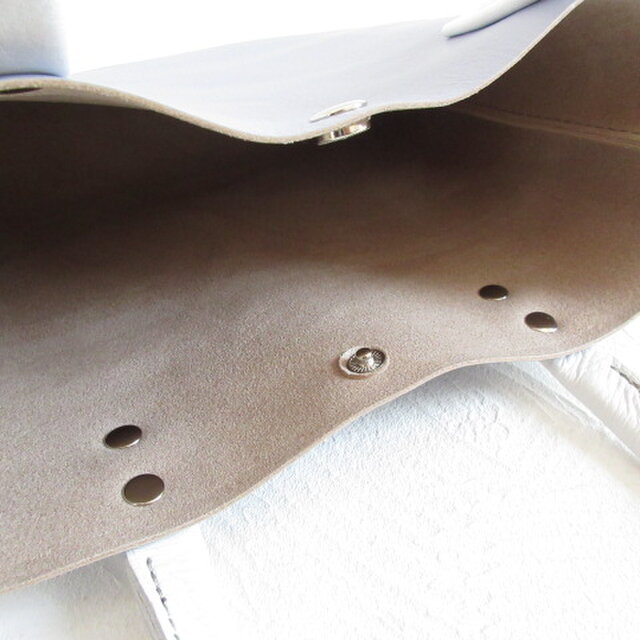 たっぷり持てる♪《牛革》newスクエアミニトート・ソフトシュリンク・ライトパープル・0487 | iichi 日々の暮らしを心地よくするハンドメイドやアンティークのマーケットプレイス