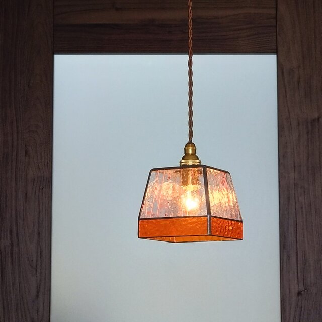 つぶつぶフリットガラスのペンダントライト＊ピンクオレンジ ステンドグラス E17 | iichi 日々の暮らしを心地よくするハンドメイドやアンティークのマーケットプレイス