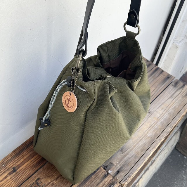 BALON：カーキ（CORDURA 撥水加工ナイロン素材セミショルダーバッグ）＜受注製作＞ | iichi 日々の暮らしを心地よくするハンドメイドやアンティークのマーケットプレイス