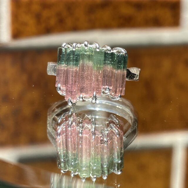オーロラのような バイカラー トルマリン 原石2.76ct ツメ留め シルバーSV925リング | iichi 日々の暮らしを心地よくするハンドメイドやアンティークのマーケットプレイス
