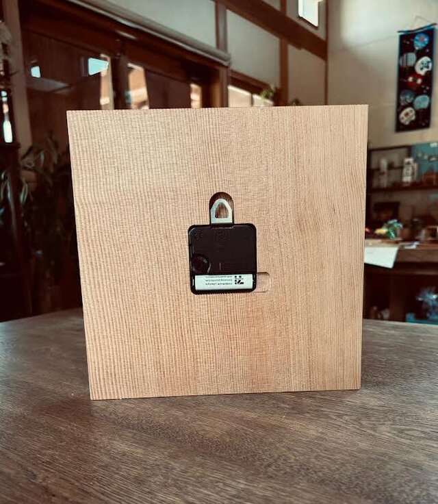 松の木の時計 | iichi 日々の暮らしを心地よくするハンドメイドやアンティークのマーケットプレイス