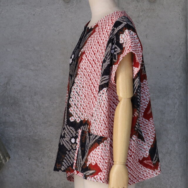 有松絞りのTブラウス 大きめフリーサイズ フレンチ袖 着物リメイク | iichi 日々の暮らしを心地よくするハンドメイドやアンティークのマーケットプレイス