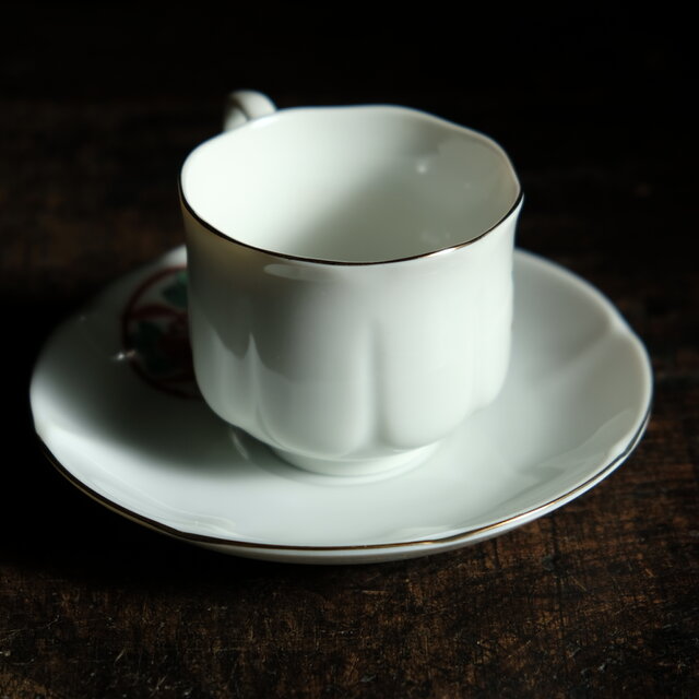 【サマー特価¥1200→¥750】赤絵で素敵 美濃焼 花文赤絵金彩カップ＆ソーサー 和食器 現代品 茶器 器 転写 | iichi 日々の暮らしを心地よくするハンドメイドやアンティークの ...