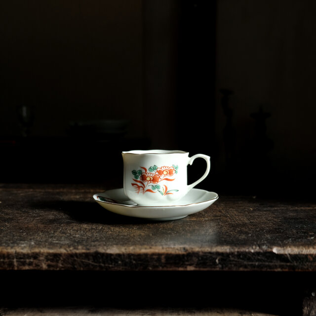 【サマー特価¥1200→¥750】赤絵で素敵 美濃焼 花文赤絵金彩カップ＆ソーサー 和食器 現代品 茶器 器 転写 | iichi 日々の暮らしを心地よくするハンドメイドやアンティークの ...