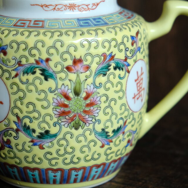 【サマー特価¥3500→¥2500】中国景徳鎮 萬寿無疆。花唐草文色絵急須 茶器 黄色 チャイナレトロ パステルカラー | iichi 日々の暮らしを心地よくするハンドメイドやアンティークの ...