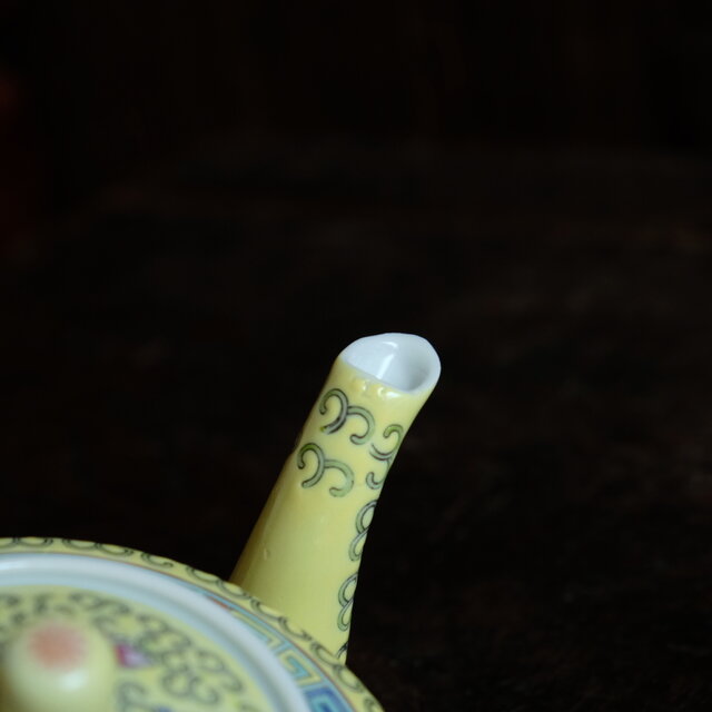 【サマー特価¥3500→¥2500】中国景徳鎮 萬寿無疆。花唐草文色絵急須 茶器 黄色 チャイナレトロ パステルカラー | iichi 日々の暮らしを心地よくするハンドメイドやアンティークの ...