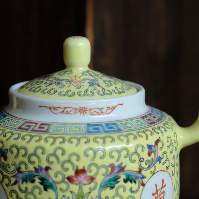 【サマー特価¥3500→¥2500】中国景徳鎮 萬寿無疆。花唐草文色絵急須 茶器 黄色 チャイナレトロ パステルカラー | iichi 日々の暮らしを心地よくするハンドメイドやアンティークの ...